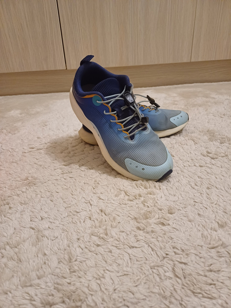 Продаются кроссовки li-ning