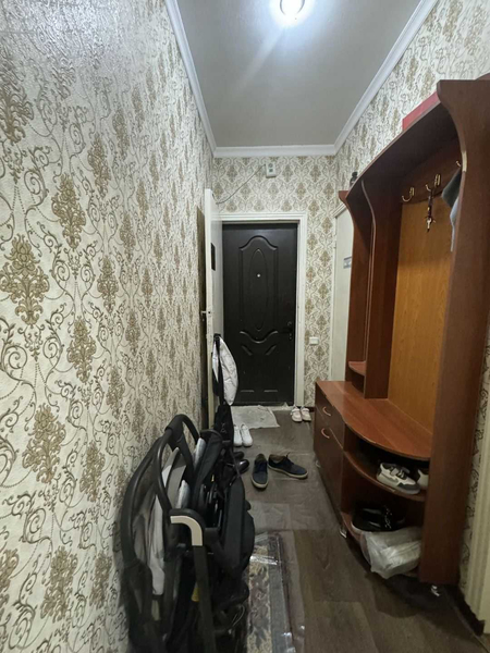 Продаётся квартиры 2/1/4 на Юнусабадском районе 11-й кв (J2310)