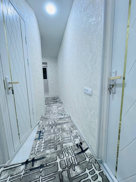 Продаётся Чиланзар Г9А 1в2 2 этаж Б 2*3.