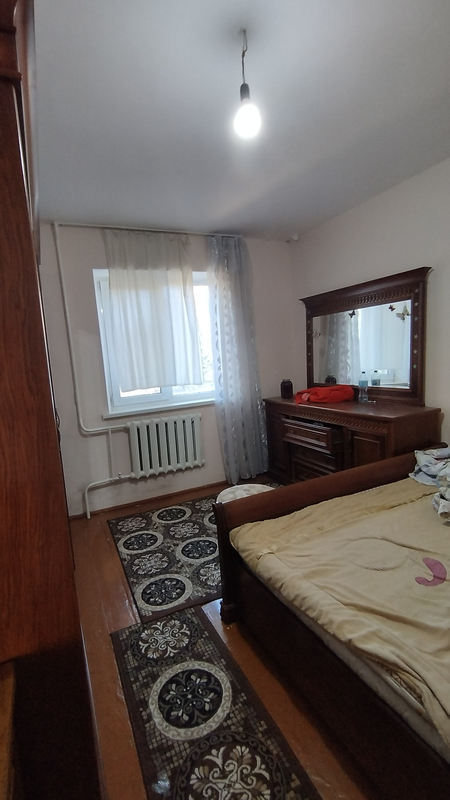 2 xona 77 seriya sotiladi