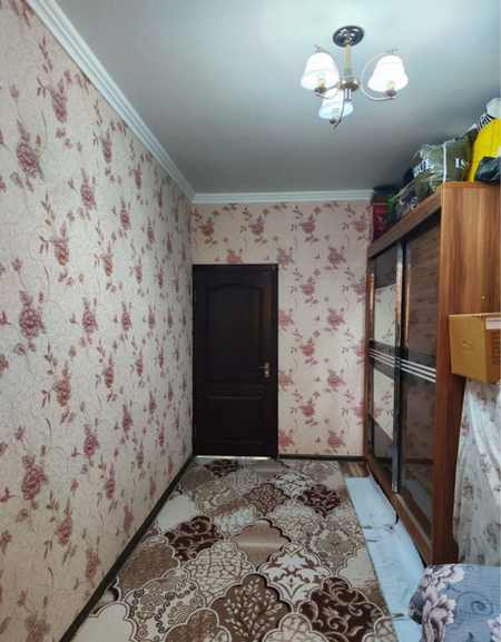 Чиланзар 18кв « 2 хона сотилади срочно ориентир парламент 50м2 1 этаж