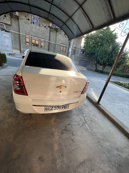 Kobilt 2024 yil avtomat oq rang 700 km prabeg kraska toza 12700$