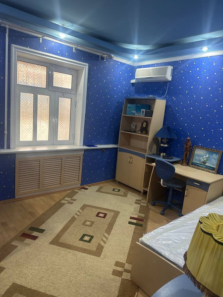 Продам квартиру под офис,4/1/9 в центре