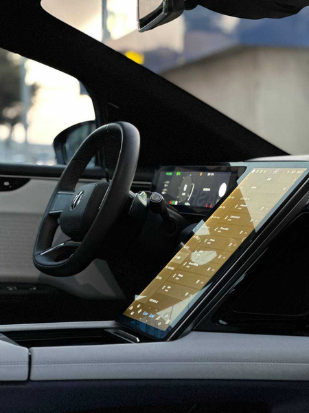 В продаже в автосалон FЕLIX
MOTORS: HiPhi X