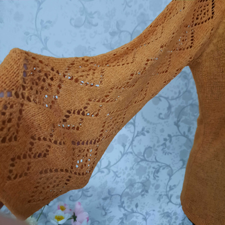 Кофточка с ажурными рукавами