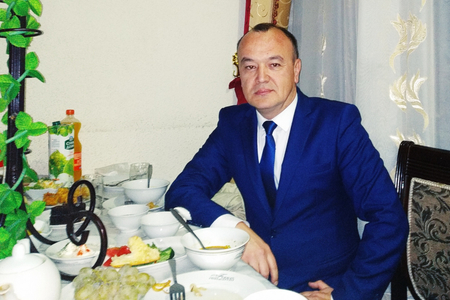 Весёлый шоумен к вашим услугам.