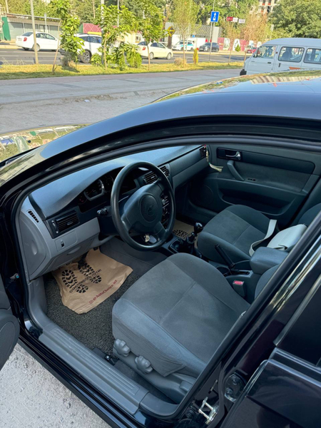 Lacetti 1 позиция 1,8 двигатель, 2013 года. Пробег 80000