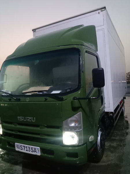 Isuzu yuk avtomobil