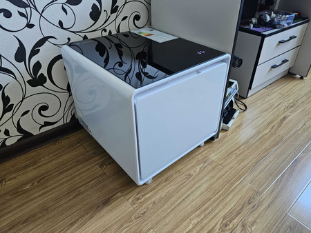 ПРОДАМ Прикроватный Холодильник Hofmann MR-30WH. Состояние ИДЕАЛЬНОЕ.