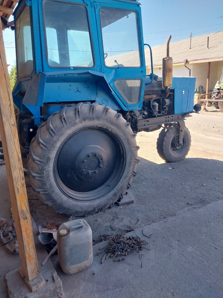 Traktor sotiladi mtz