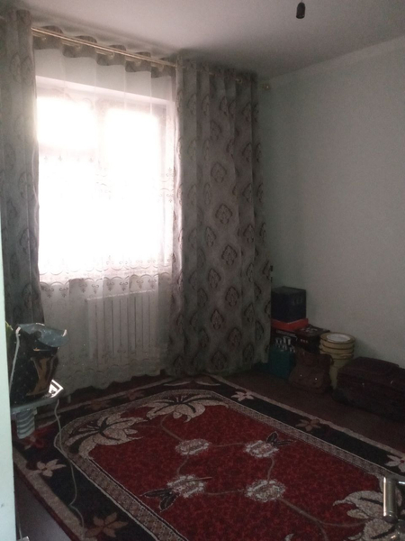 Уй сотилади 2 қаватда 3 хонали