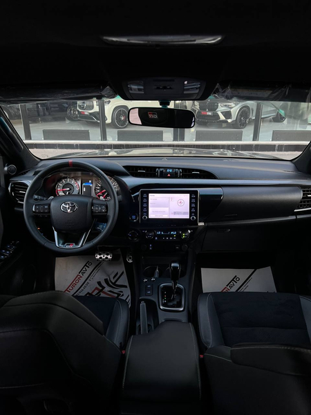 TOYOTA HILUX GR SPORT 2024 автони зури
