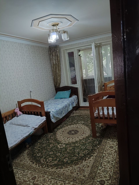 Fayzli honadon  3 xonali 2 etaj o'rtada joylashgan uglavoy emas