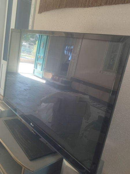 Lg  televizor sotiladi
