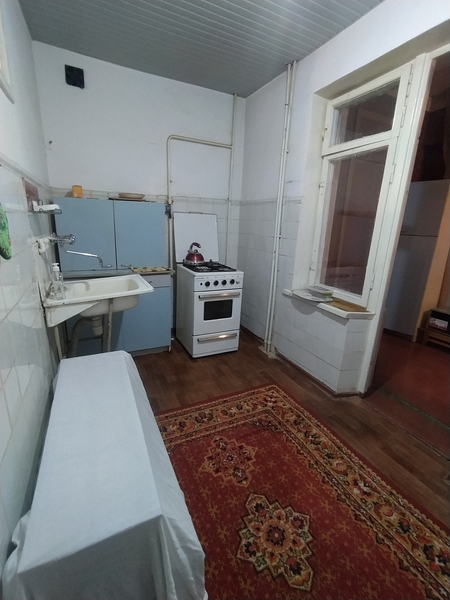 ЦУМ орентир: 110 школа 2/2/4 С высоким потолком и хороший планировкой