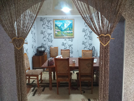 Uy sotiladi 1 mavzeda 50 % jixozlar qoladi