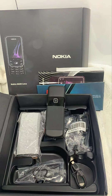 Nokia 8600 Luna (Germaniya)