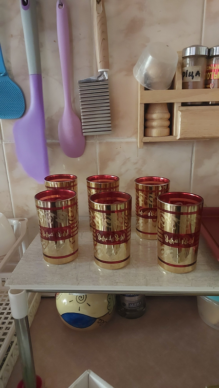 Продаются срочно 6 позолоченных бокалов с арабской надписью в упаковке
