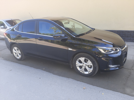Chevrolet onix primier2