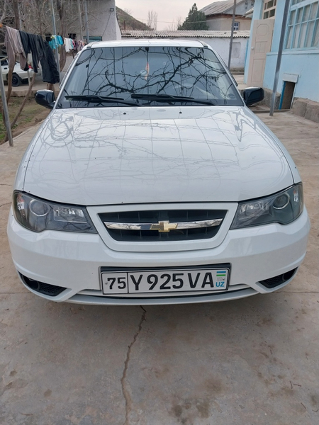 Sotiladi srochno nexia 2