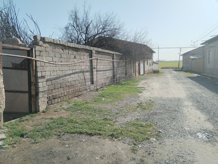 Uchastka sotiladi