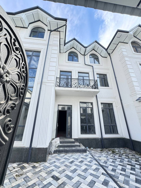 #Мирзо_Улугбек

Ориентир: Греческий городок,Феруза 

Комнат - 5/Площад