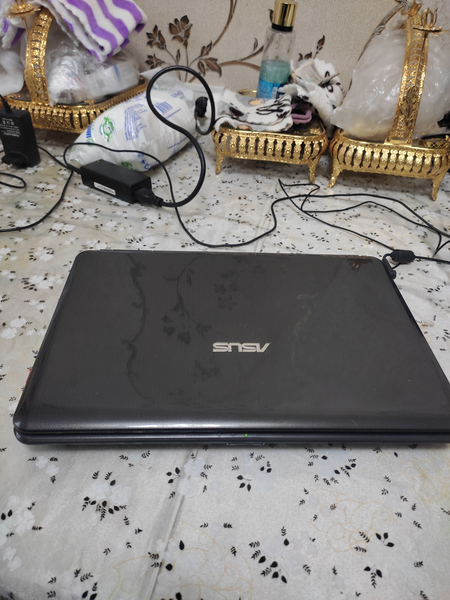 Noutbuk ASUS sotiladi srochno