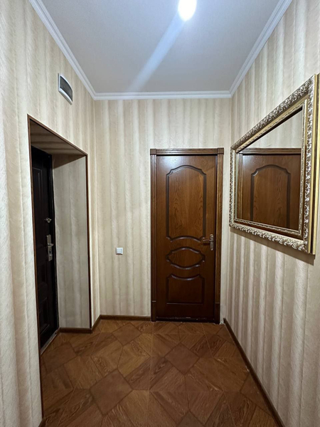 Метро Б.И.Й ул.Сайрам ориентир школа Дипломат 3/2/3 кирпич, новостройк