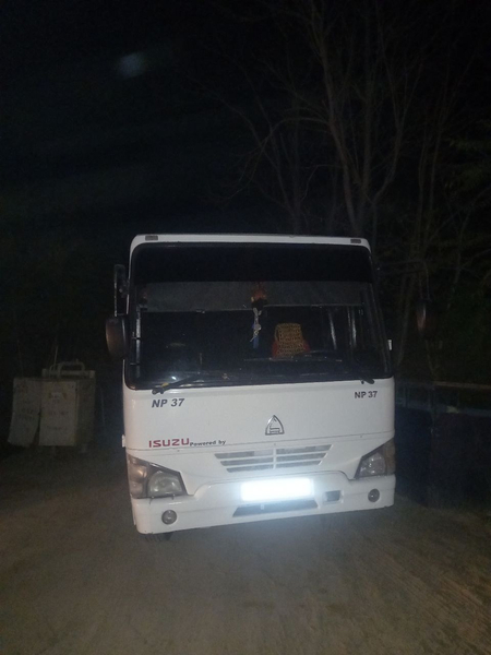 Isuzu gruzavoy yuk mashinasi