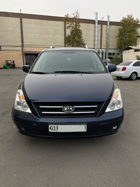 Kia carnival