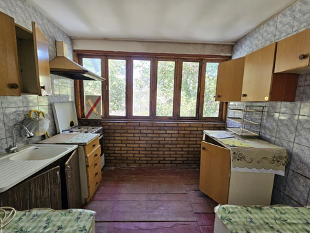 Продается 2х комнатная переделанная в 3х. .