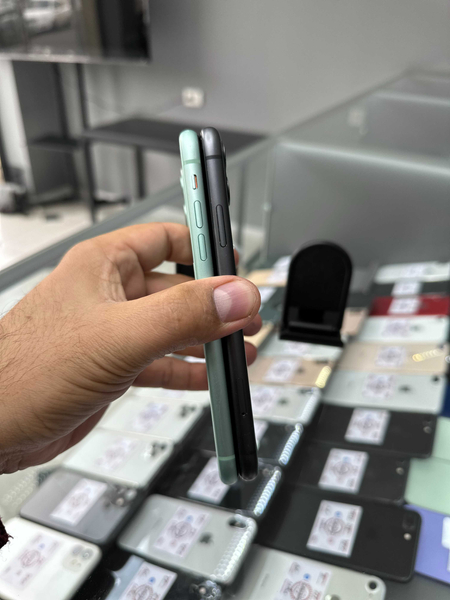 Продам iPhone 11 64 GB в отличном состоянии