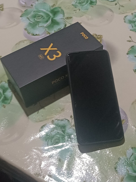 Poco x3  sotiladi telefon ideal sastaniya