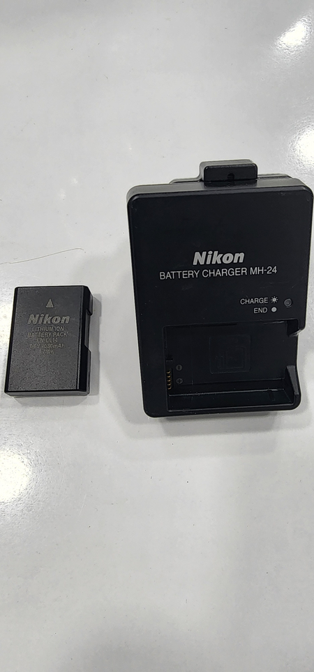 Nikon D 3200 продам.