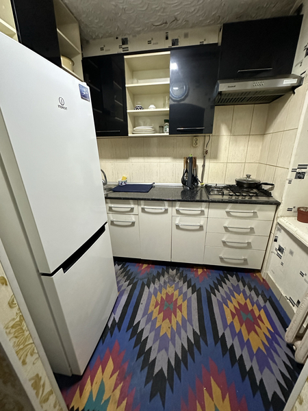 Метро Космонавтов, мебель и техника
