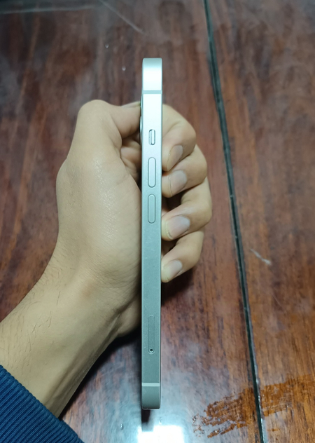 iPhone 13.  idey