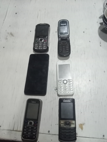 Telefonlar sotiladi zapchasga 200 000so‘m