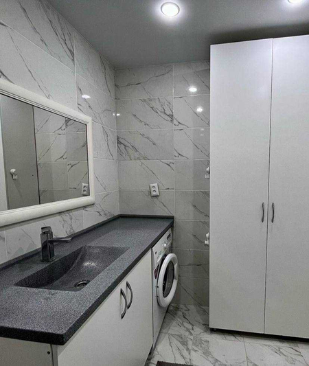 Аренда около метро Космонавтов, 3-х комнатная, 4 этаж, 8 этажка. 100м2