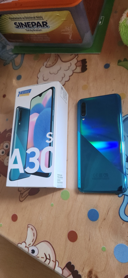 Samsung galaxy a30s telefoni sotiladi, holati idealniy