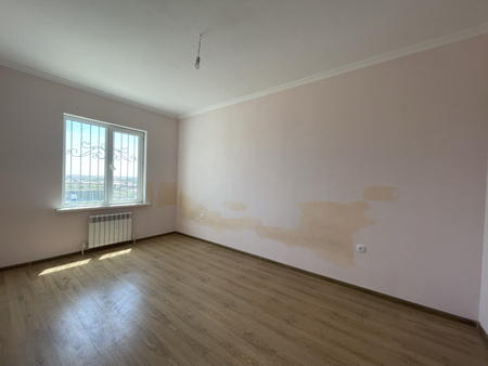 Срочно продаётся трёх комн квар в Самарканд массиве Карасув (мотрид)