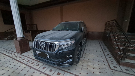 2023 yil TAYOTA PRADO .