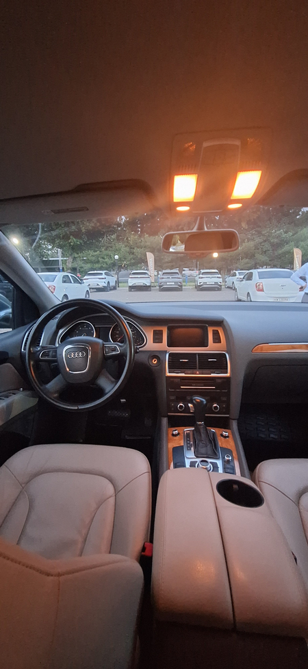 Audi Q 7  2010 Yil