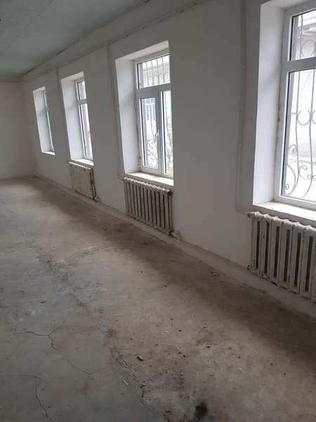 Farxod savxozda hovli sotiladi