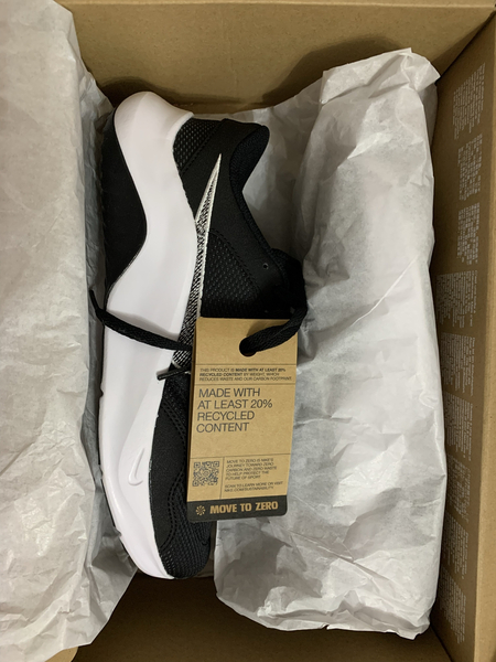 Nike крассовка legend essential 3