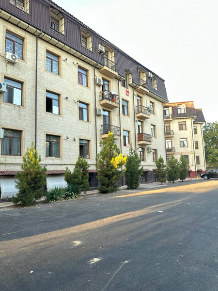 Srochna 1 xonalik novastroyka sotiladi shu holatida. Bozor oldida