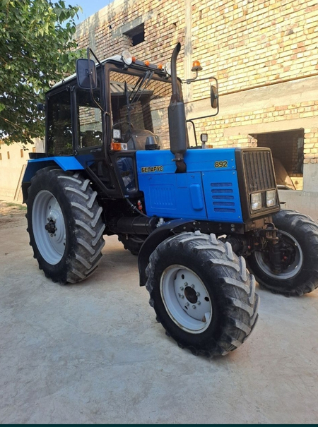 Traktor belarus 892 sotiladi
