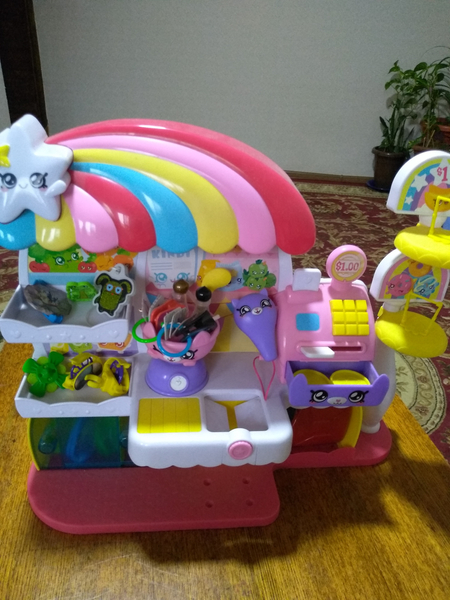 Продам фирменный игрушечный магазин