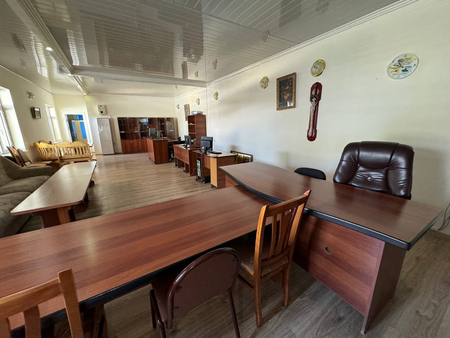 Продается база в городе со складами