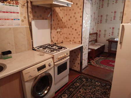 Сдаю 1 комнатную квартиру. До станции метро  не далеко. Сергели. 1/1/2