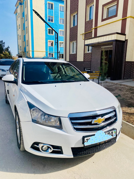 Cruze sotiladi motor bez nomer qilingan